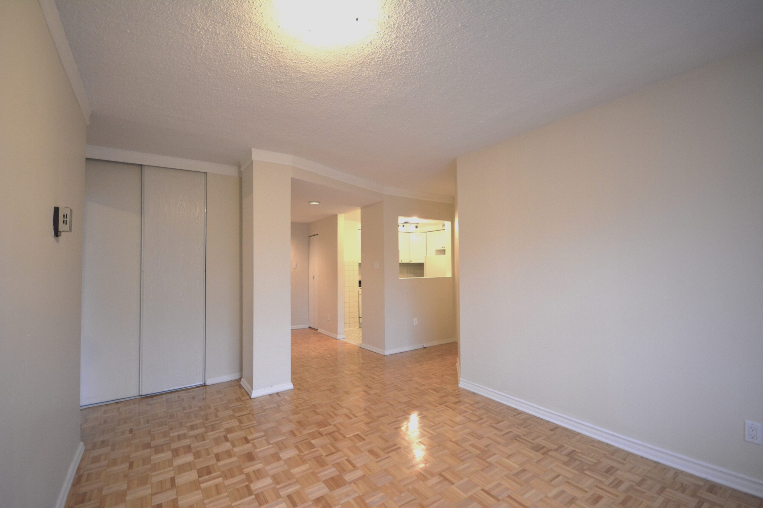 335 Cooper St | Bachelor & 1 Bedroom Apartments For Rent Centretown